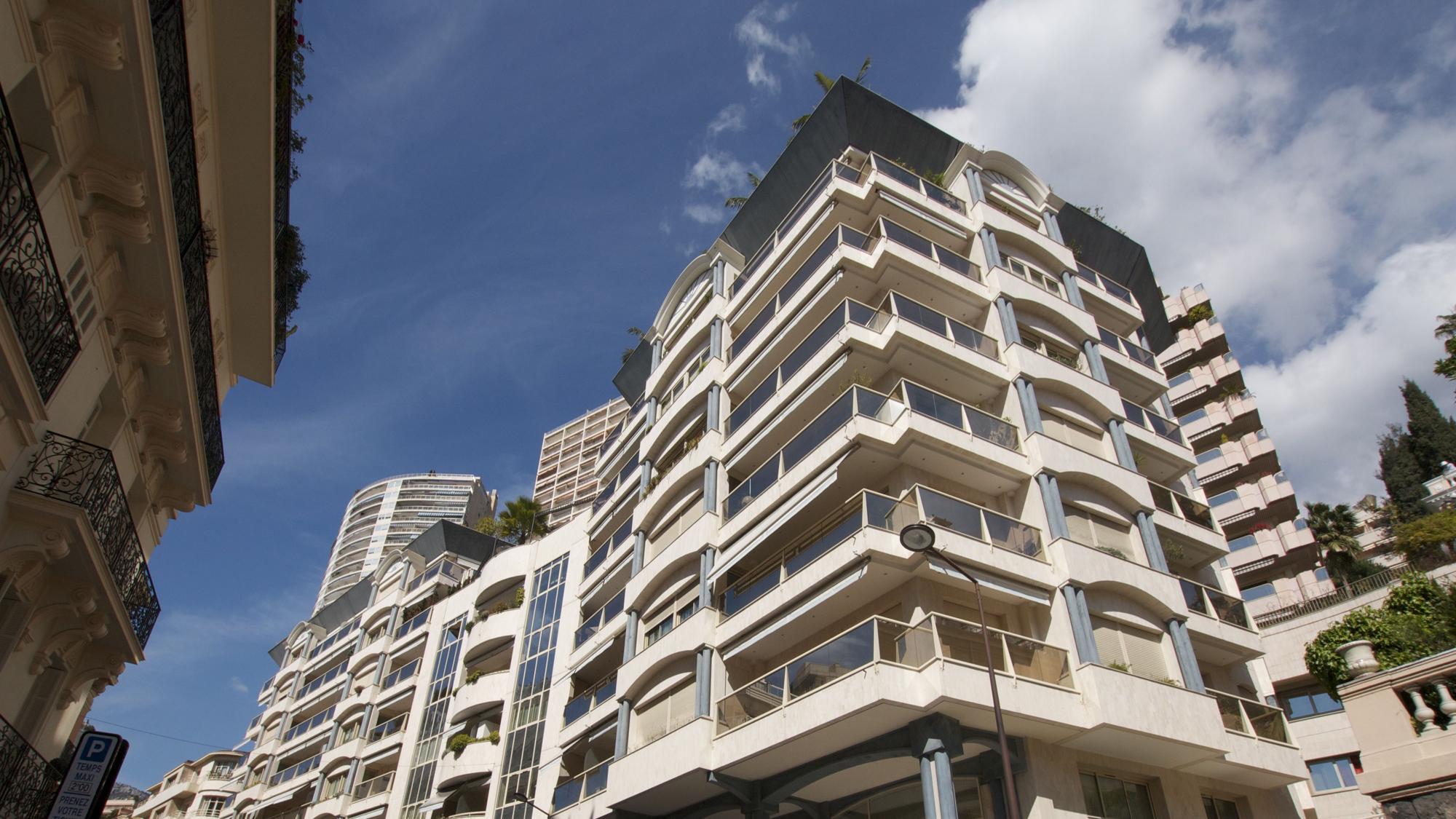 Gorgeous renovated 3-bedroom apartment | Terrace of 95m2 - Miells ...