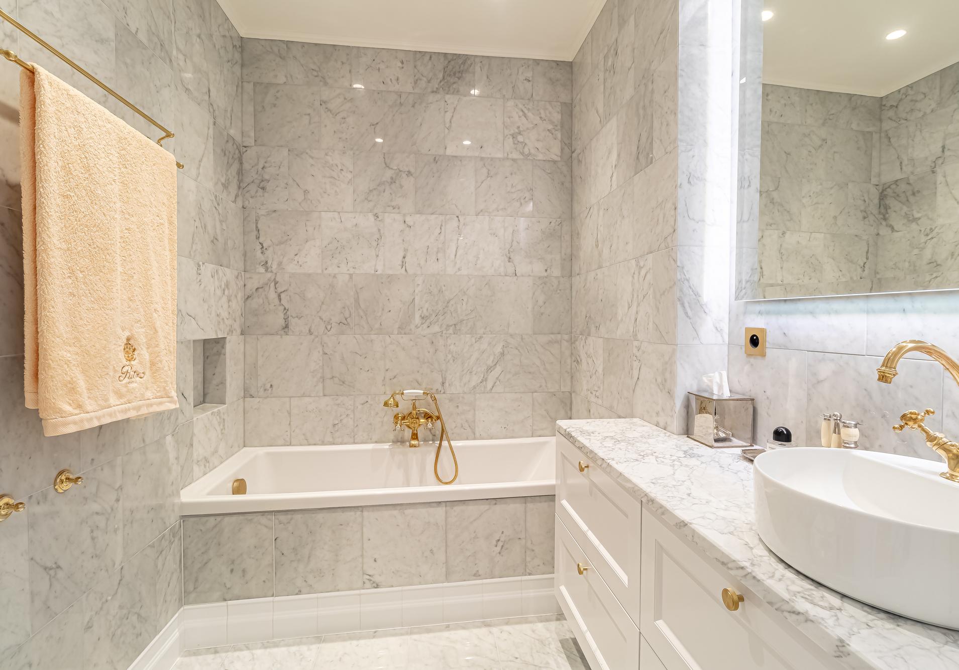 Splendid, large 1-bedroom | Renovated, swimming pool, concierge ...