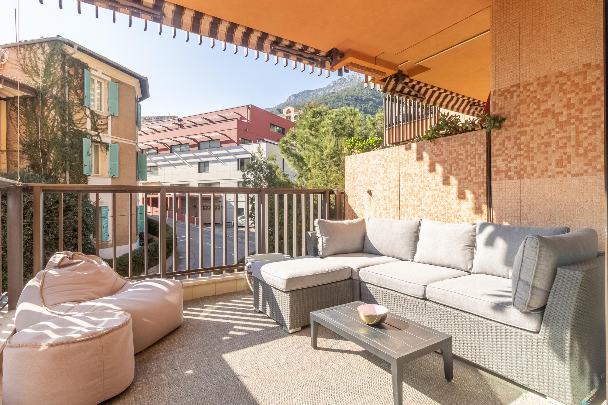 Splendid, large 1-bedroom | Renovated, swimming pool, concierge ...